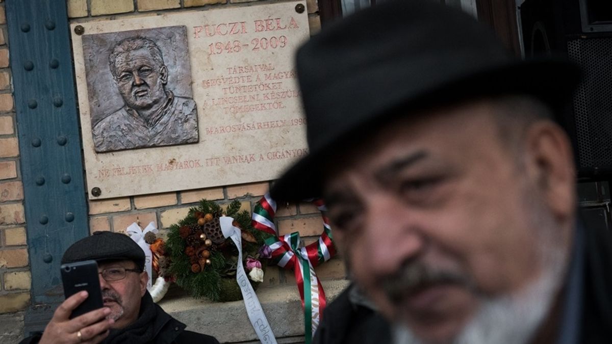 Emléktáblát avattak Puczi Béla cigány vezető tiszteletére Budapesten