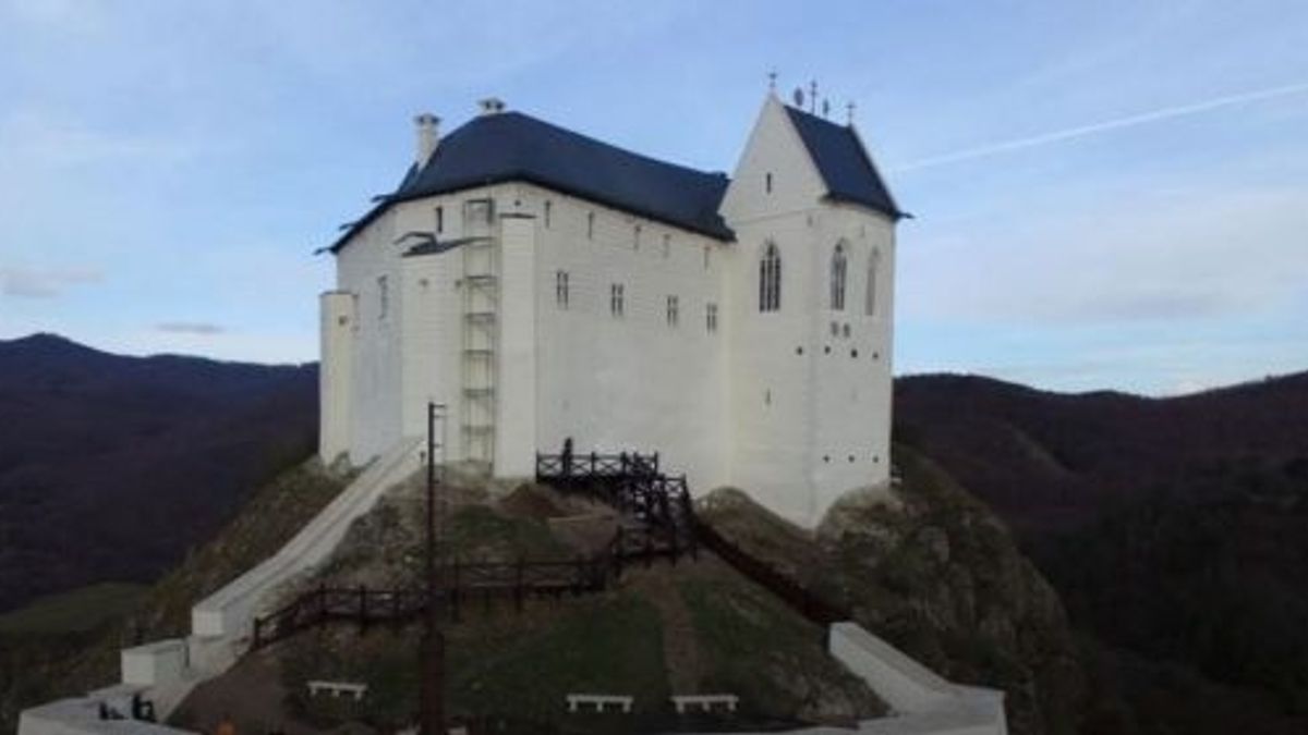 Megnyitott az újjáépült füzéri vár