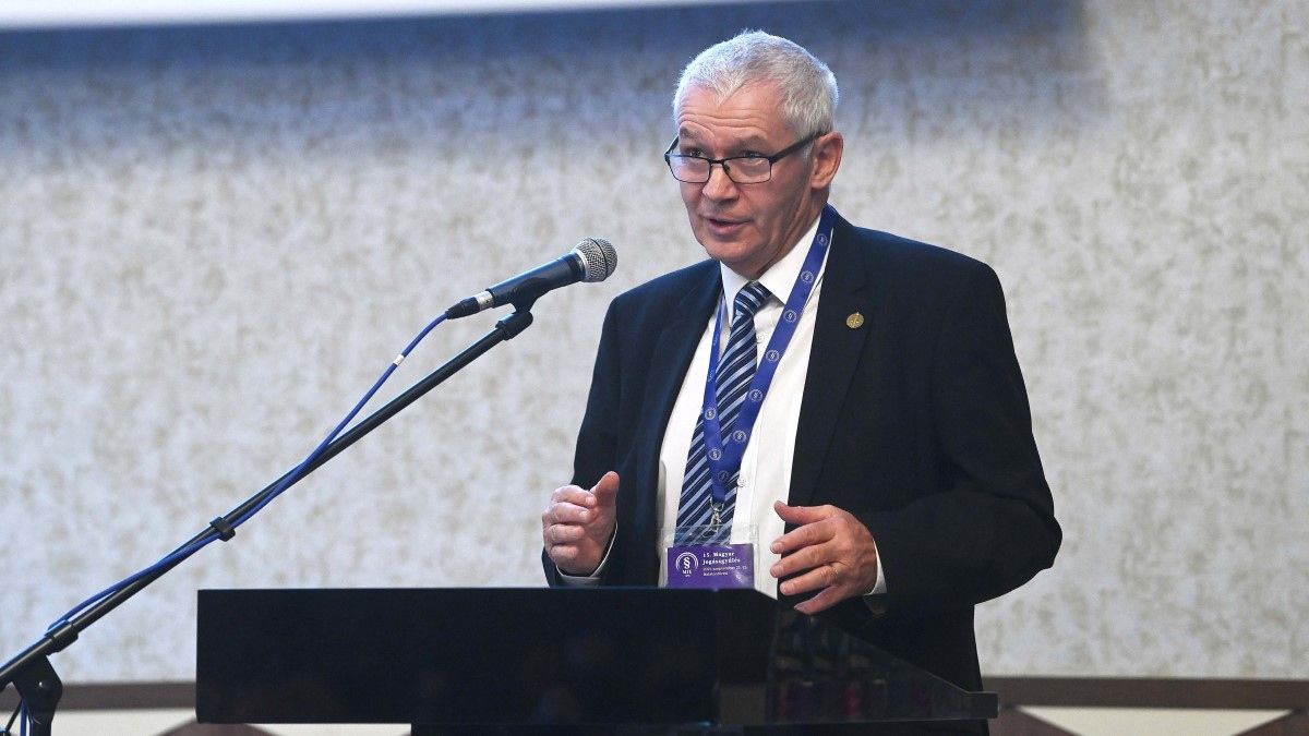 Polt Péter kerek perec megtagadja a választ