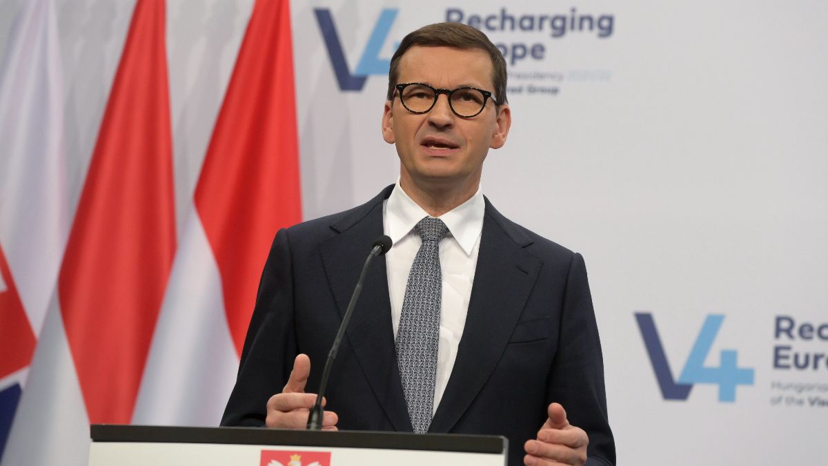 A lengyel kormányfő védelmébe vette a V4-et