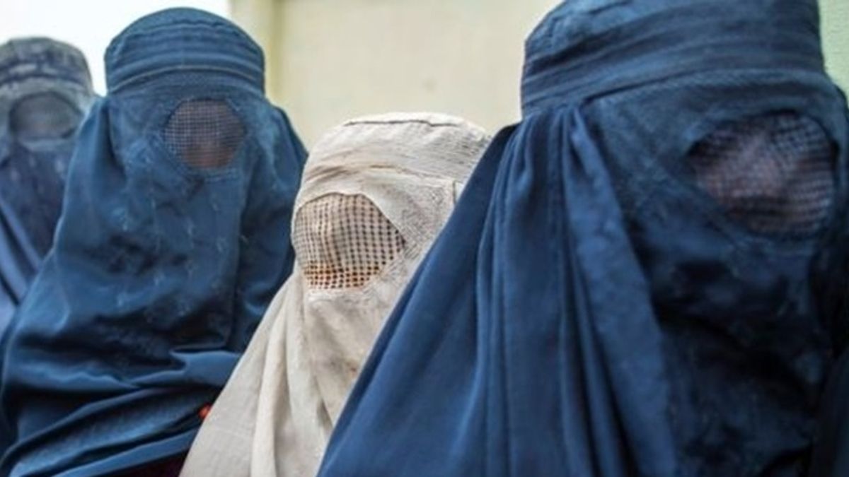 Hollandiában is életbe lépett a burkatilalom - Mandiner