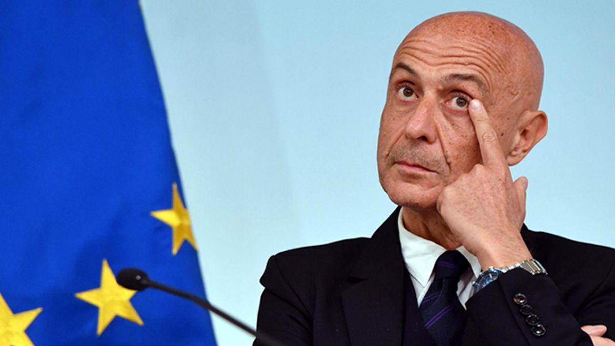 Olasz belügyminiszter: Felháborítóan keveset áldoz az EU a földközi ...