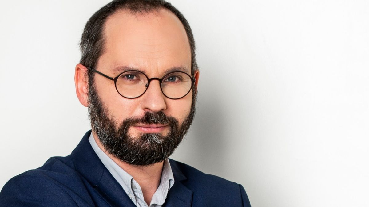 A média vette át az ellenzéki pártok helyét – Gavra Gábor a Mandinernek