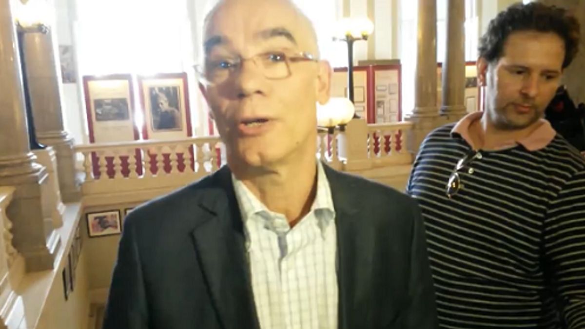 Balog Zoltán rágyújtott egy nótára