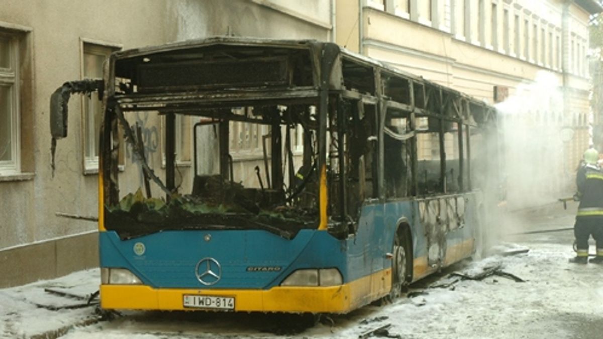 Busz-tűz Pécsett