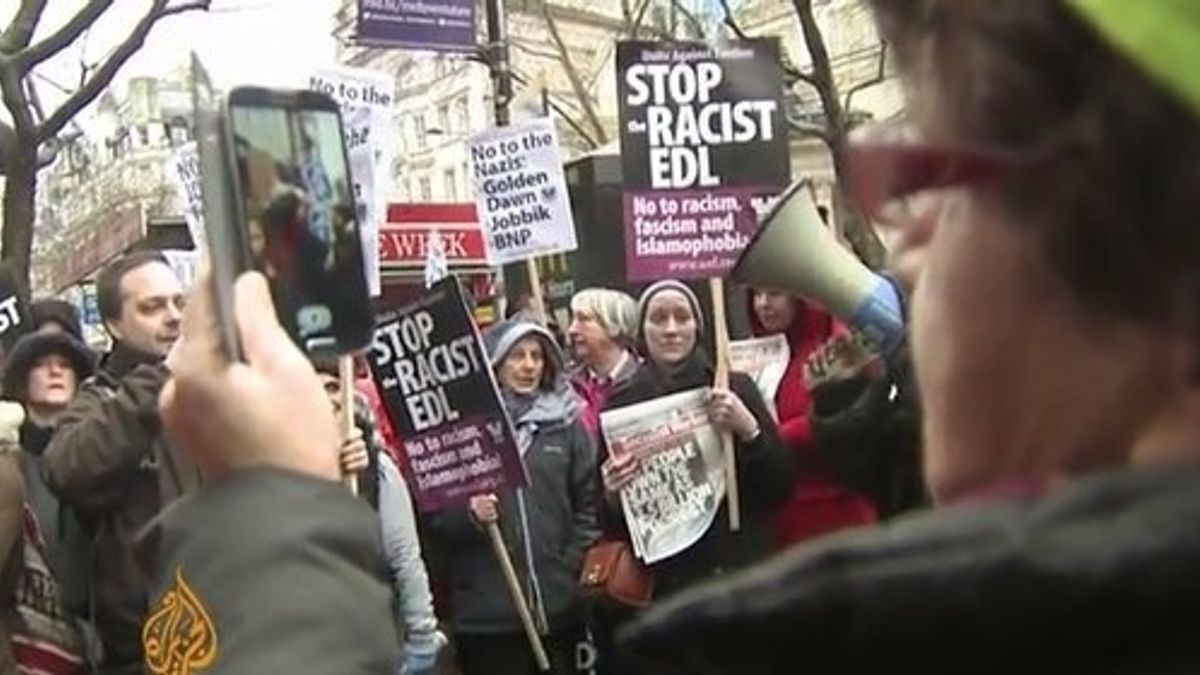 Így tüntettek Vona ellen Londonban - Mandiner