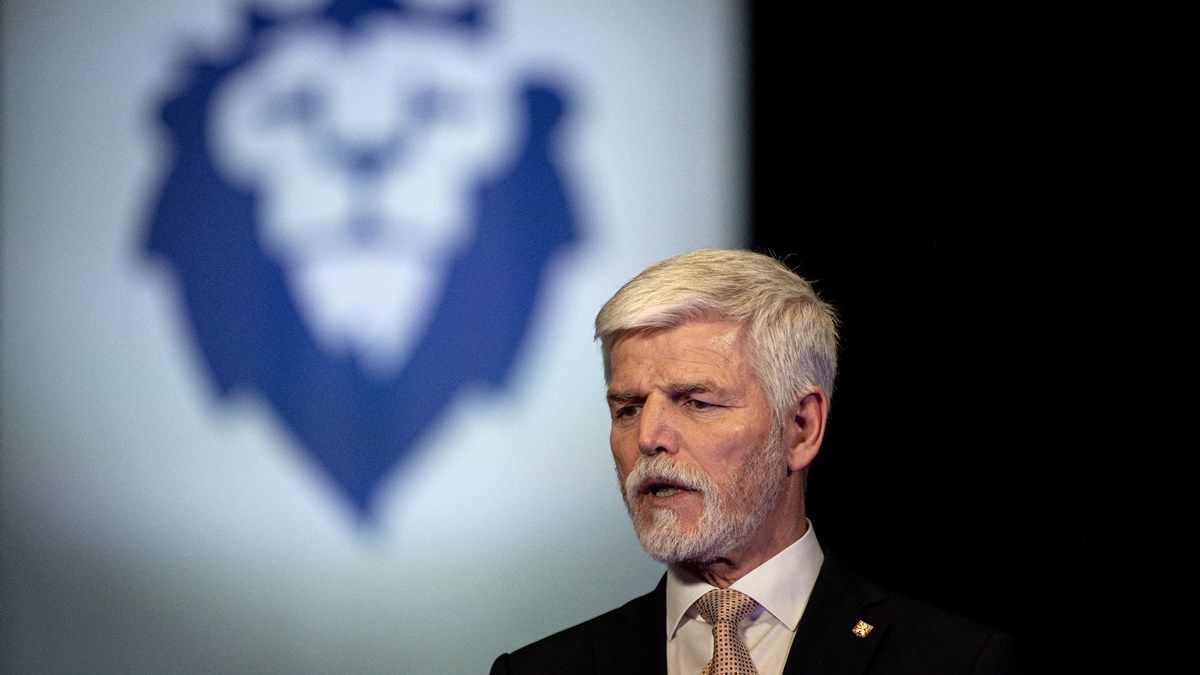 A cseh államfő azért vágott bele a politikába, hogy ne nyerhessen az ...