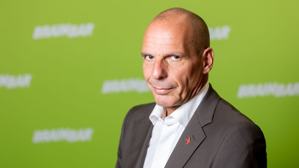 „Ezzel a háborúval csak Amerika jár jól” – Jánisz Varufákisz a Mandinernek