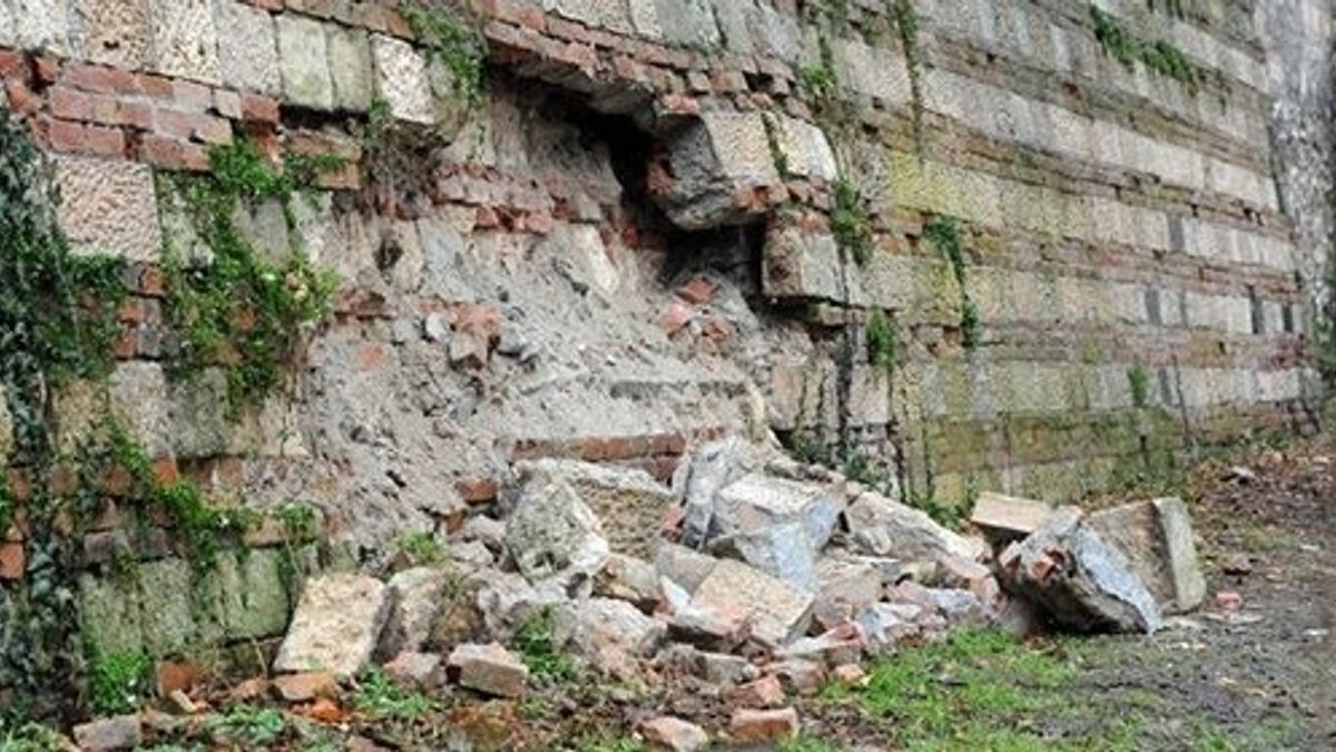 Kidőlt egy darab a Budai Vár falából - Mandiner