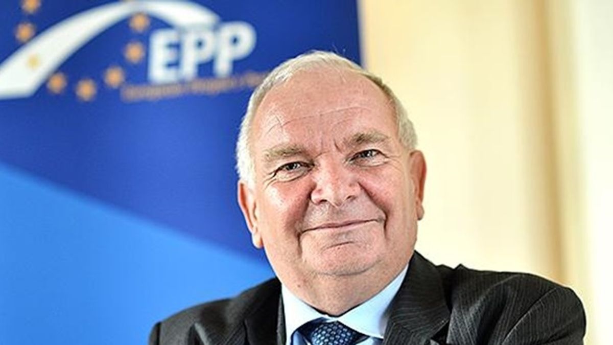 Joseph Daul: Eddig egyik tagpárt sem kezdeményezte hivatalosan a Fidesz ...