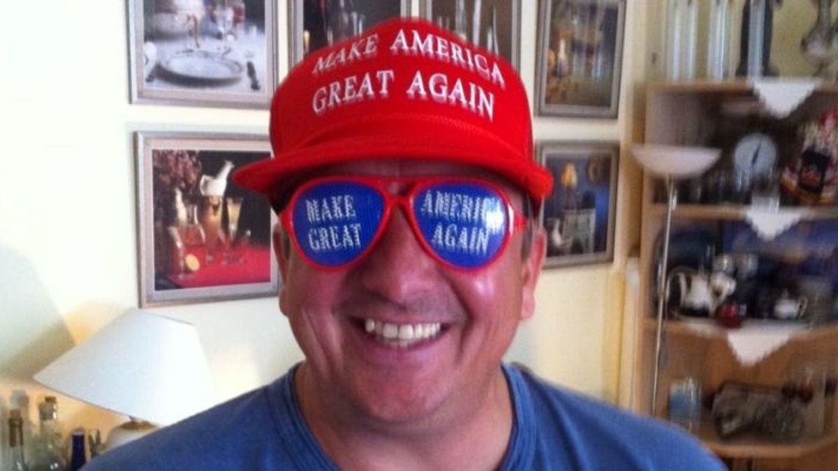 Donald Trump mellett állt ki Bayer Zsolt