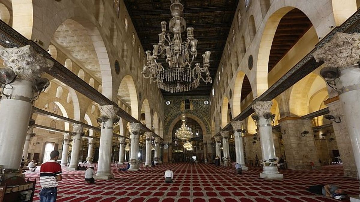 Kisebb tűz volt az al-Aksza mecsetben - Mandiner