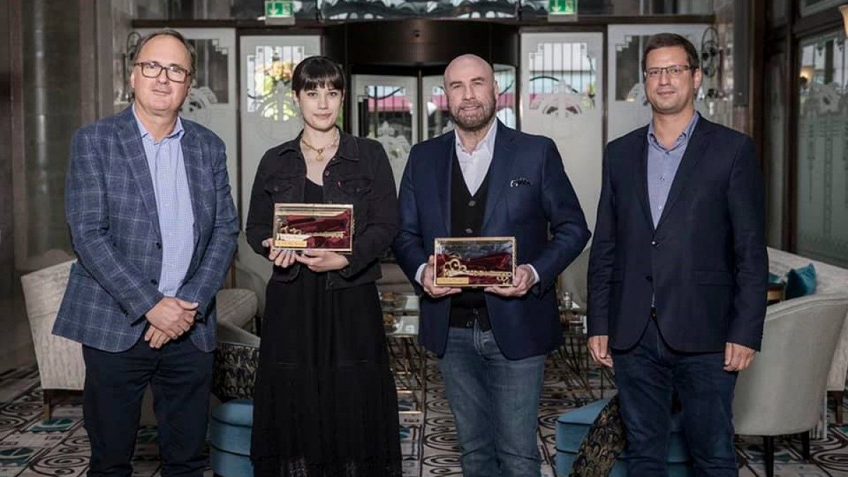 John Travoltával találkozott Gulyás Gergely és Káel Csaba