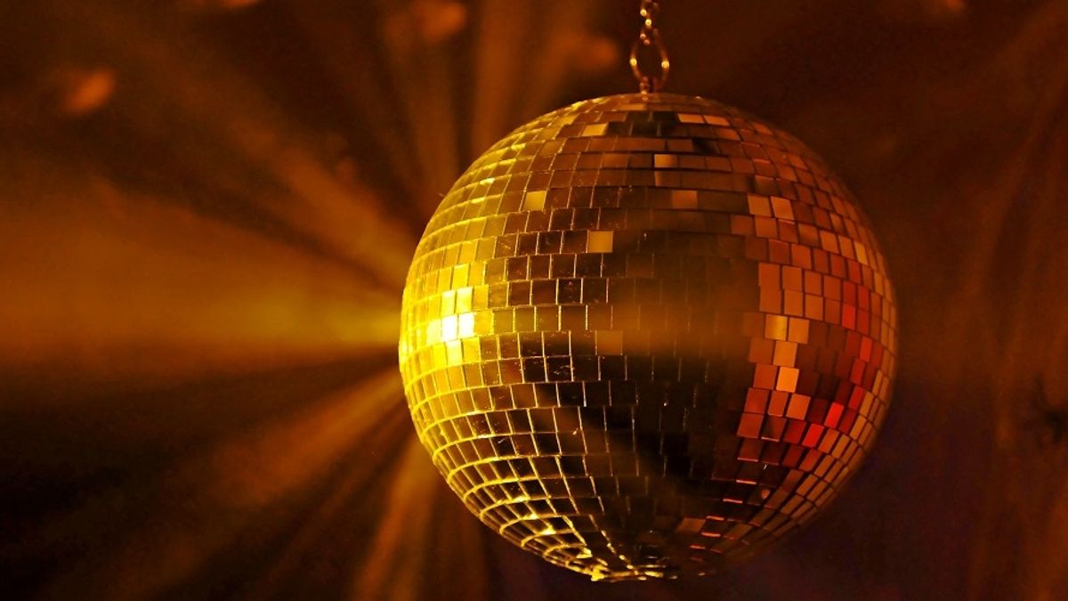 „Európa” – hatalmas technobuli a tegnap esti tüntetésen