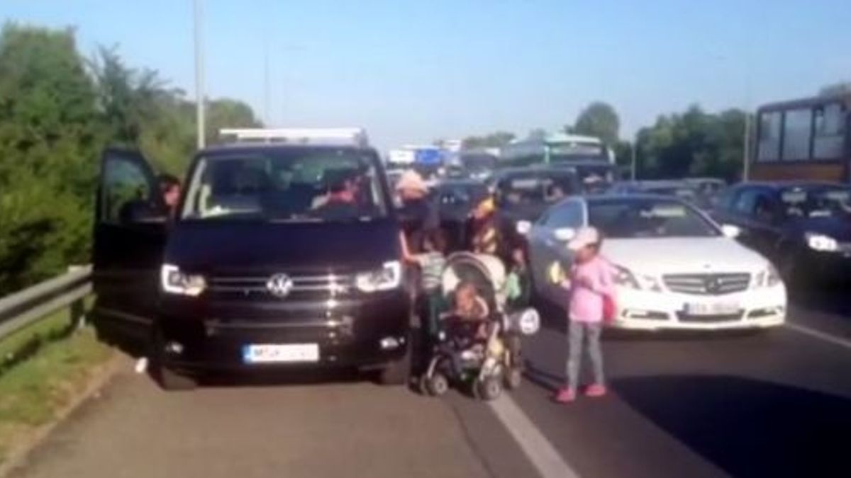 Balhézott egy sofőr az M1-esen, mert más felvett migránsokat