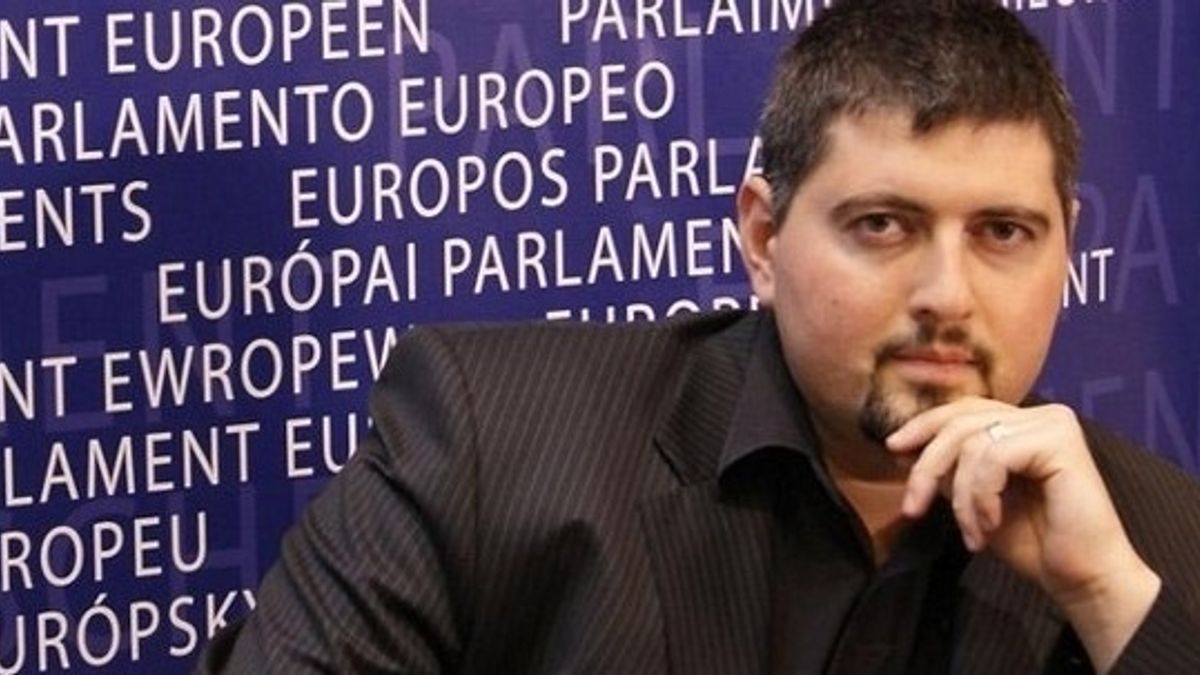 Rabbinál járt Szegedi Csanád - Mandiner