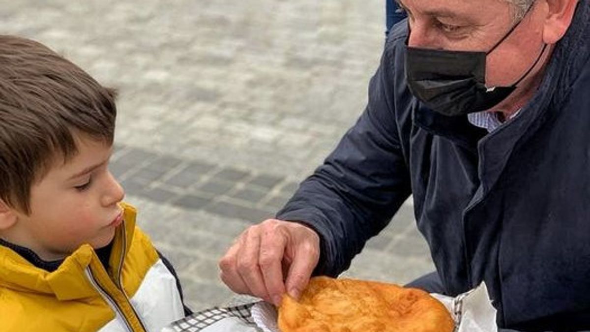 Ami Jakabnak parizer, az Gyurcsánynak lángos