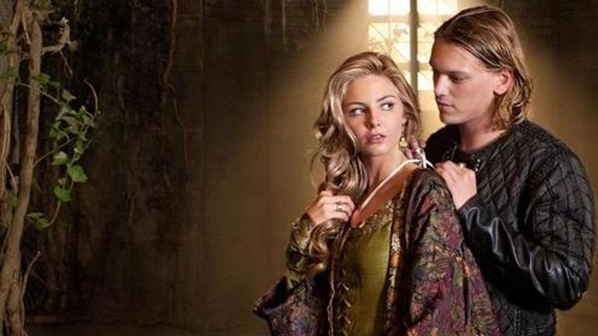 Erotikus jelenetek miatt büntethetik a köztévét