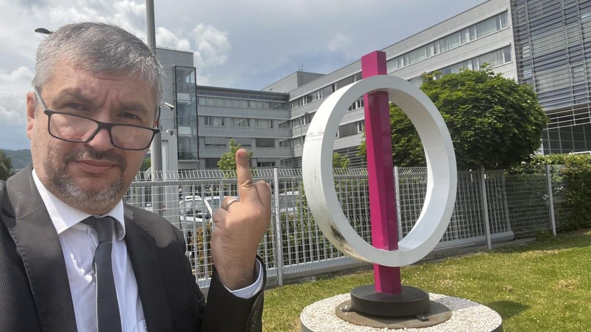 Középső ujj - Mandiner