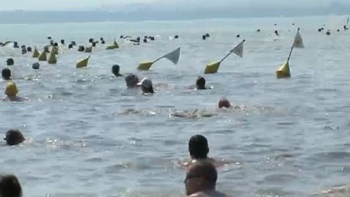 Balatonátúszás hőségben