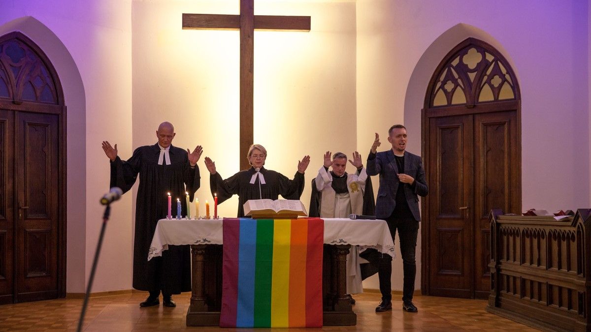 Ökumenikus istentiszteletet tartottak Varsóban a homofóbia ellen