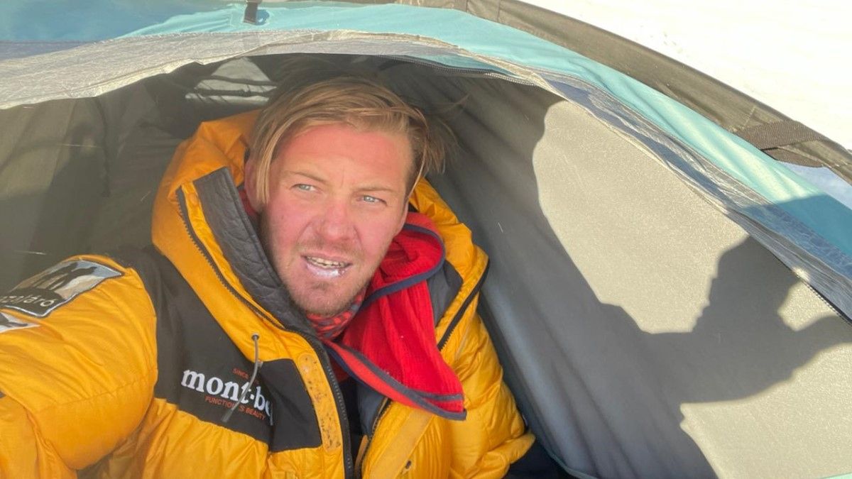 Jelentkezett Varga Csaba – kiváló állapotban ereszkedik a mászó a sikeres csúcstámadást követően