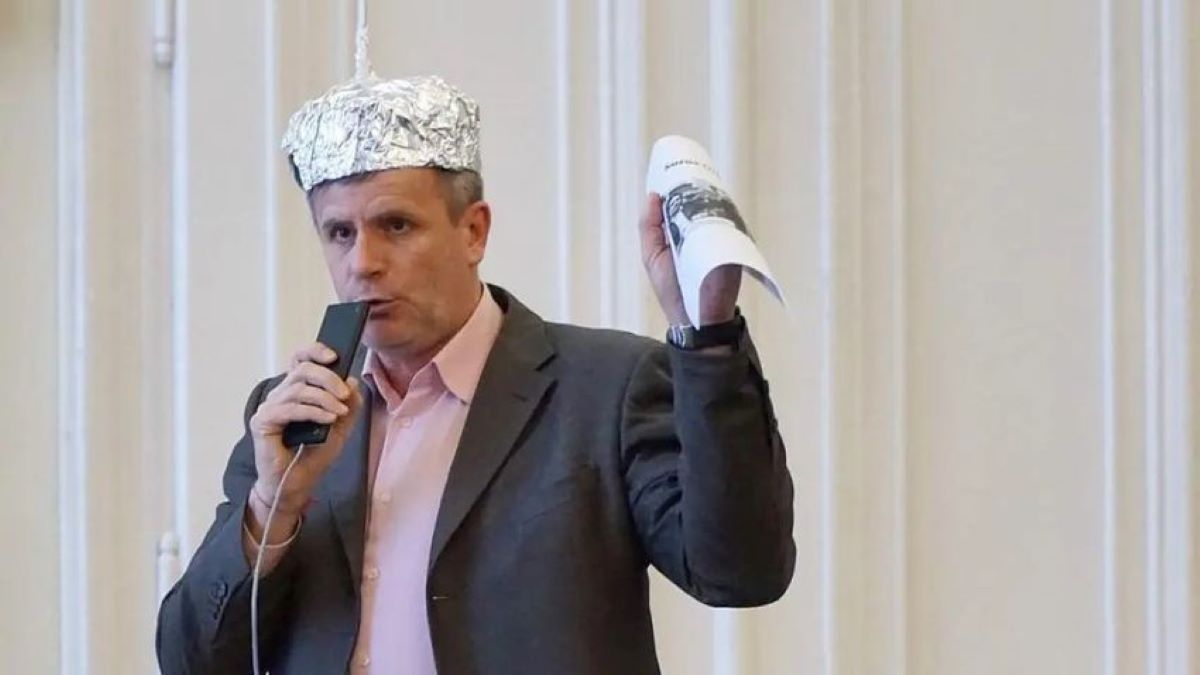 Rabszolgamunkásokat emleget a DK, már a 444-nek is sok a Gyurcsány-párt ...