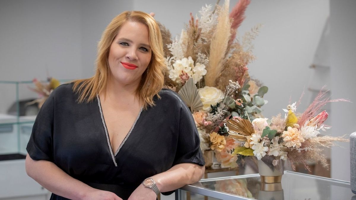 Magyar Péter épp a bejutási küszöb alá küldi a Momentumot, de ők inkább Tóth Vera kisboltjával ...