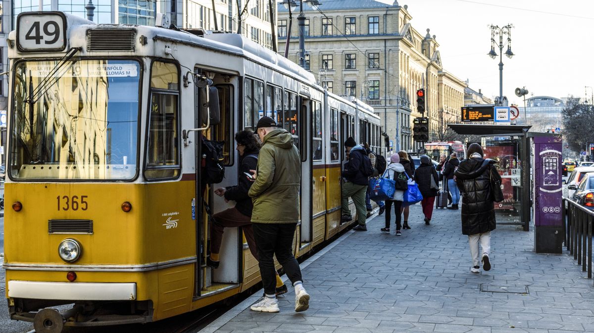 Rollerest gázolt a 49-es villamos