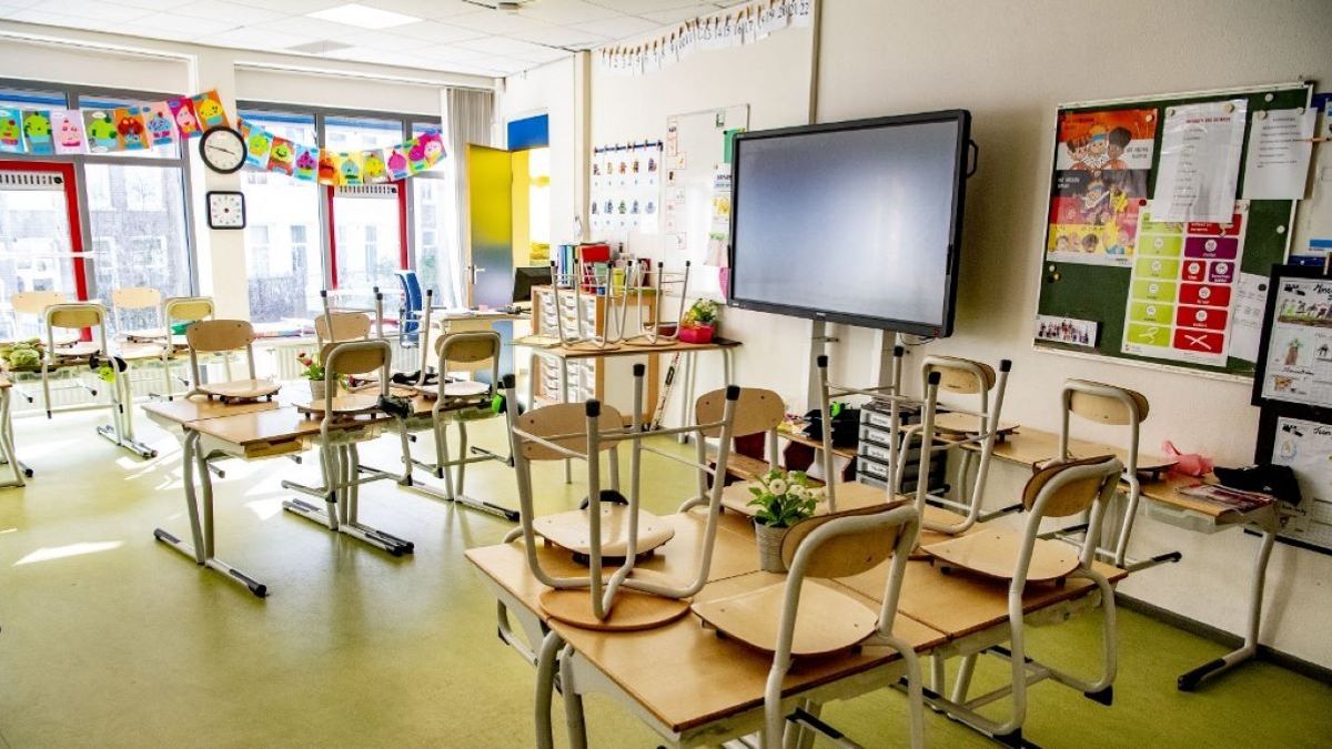 Horogkereszteket festettek egy rotterdami iskolára, majd ...