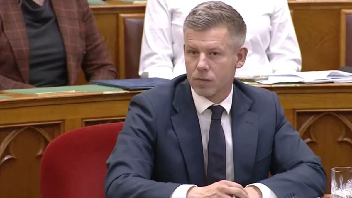 Magyar Péter lefagyott, amikor Gulyás Gergely szembesítette őt a saját ...